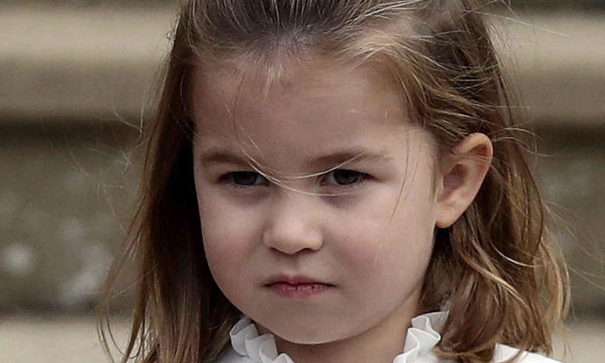 Η πριγκίπισσα Charlotte βγάζει γλώσσα! Η φώτο που κάνει το γύρο του ...